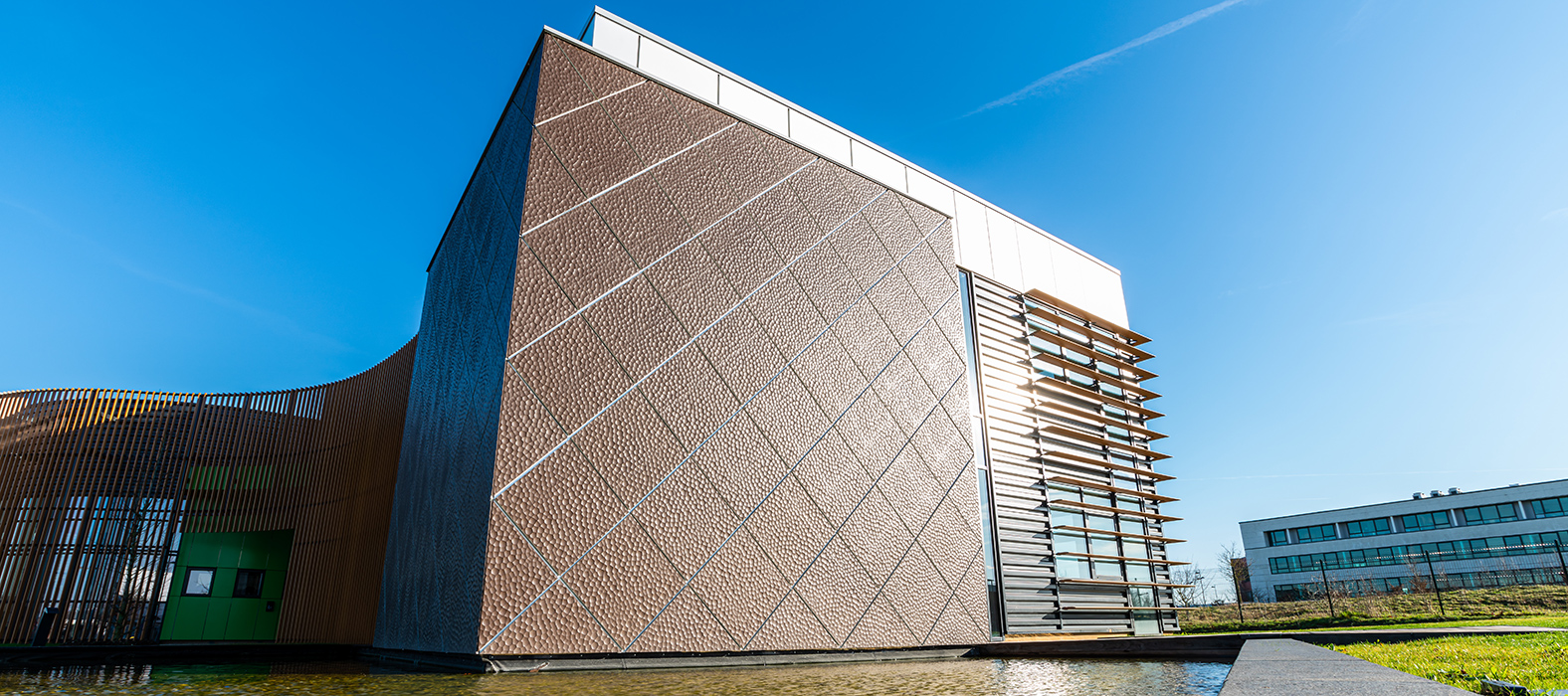 Moon, Papyrus, Lisse Mat: two new references - Carea facade