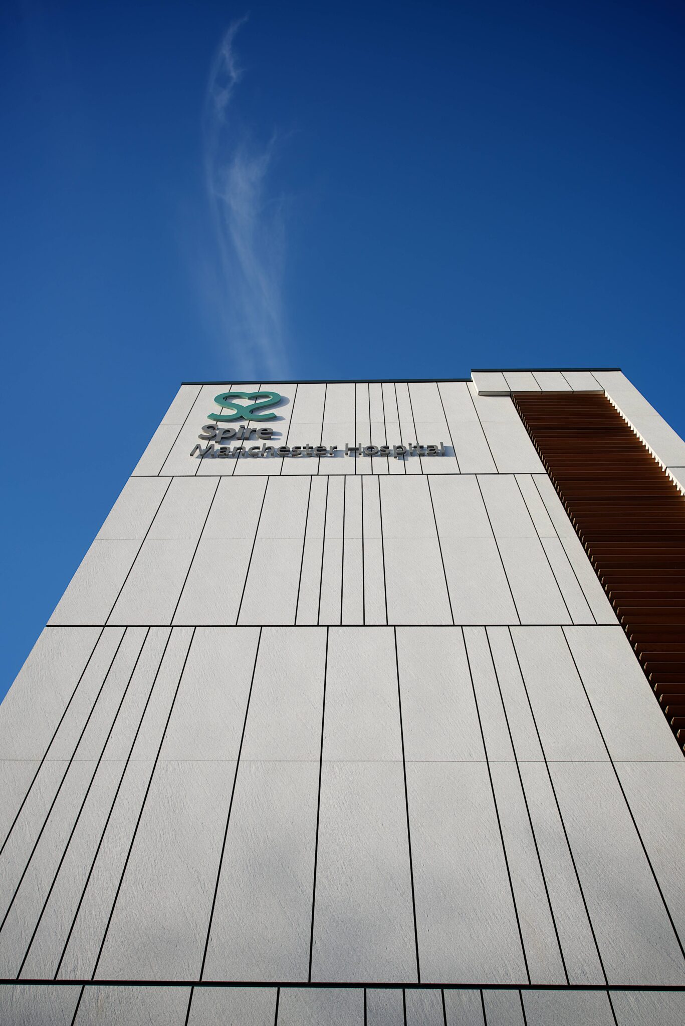 Façade Spire Hospital, Manchester (UK), bardage avec ossature (BAO ...